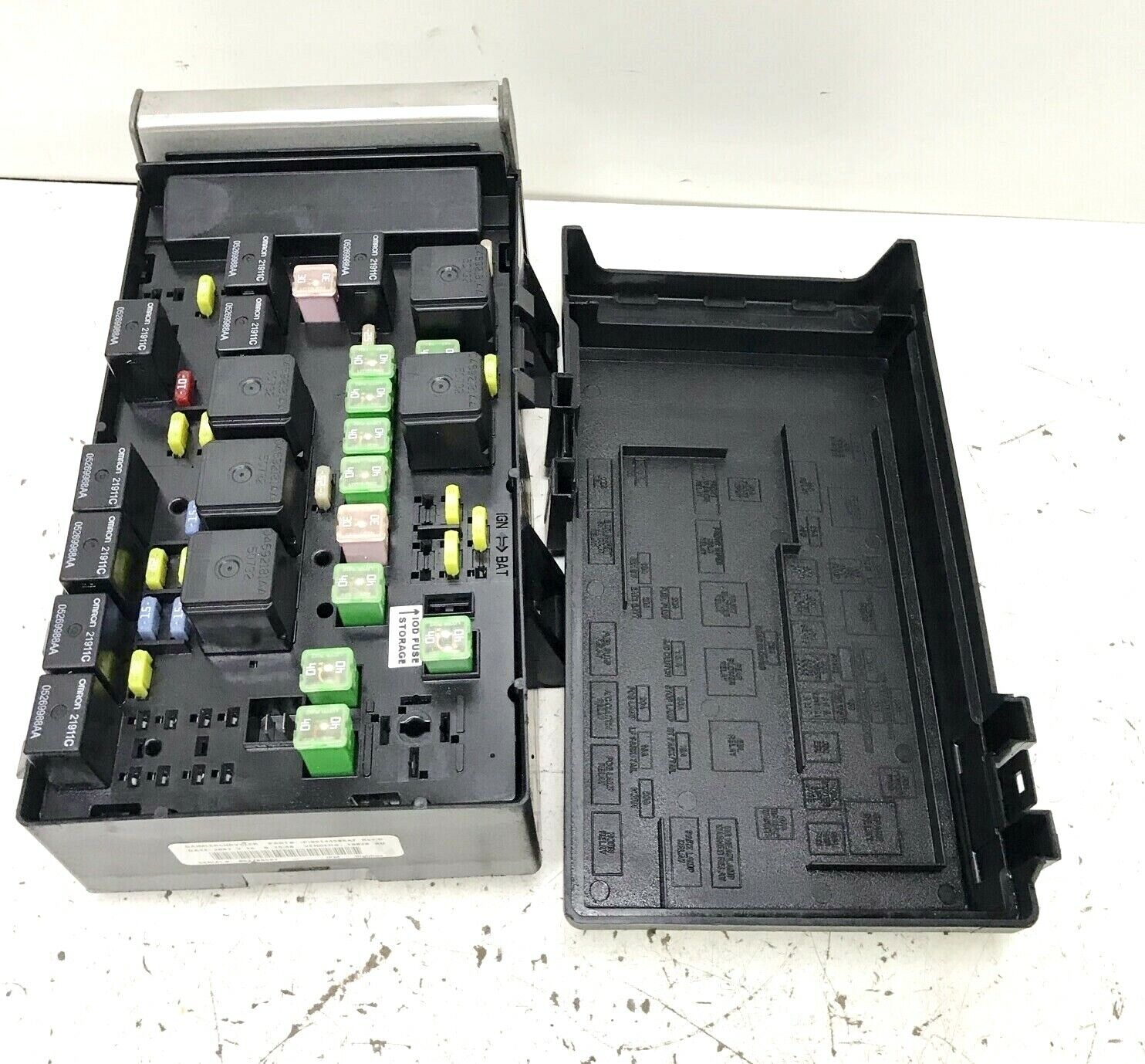 05 06 07 Town & Country, Caravan IPM Fuse & Relay Center Box 0514450 ...